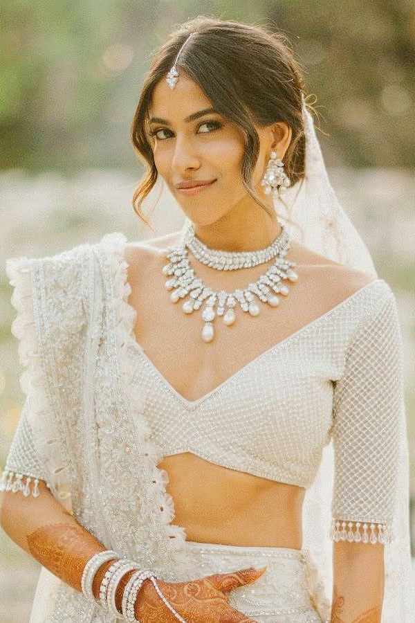 IPL: వేల కోట్లకు వారసురాలు.. ఇంతకీ ఎవరీ బ్యూటీ? (ఫొటోలు) | Aliya Modi Daughter Of IPL Former ...